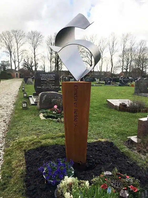 Artistiek gedenkteken "Open Hart" voor jonge vrouw