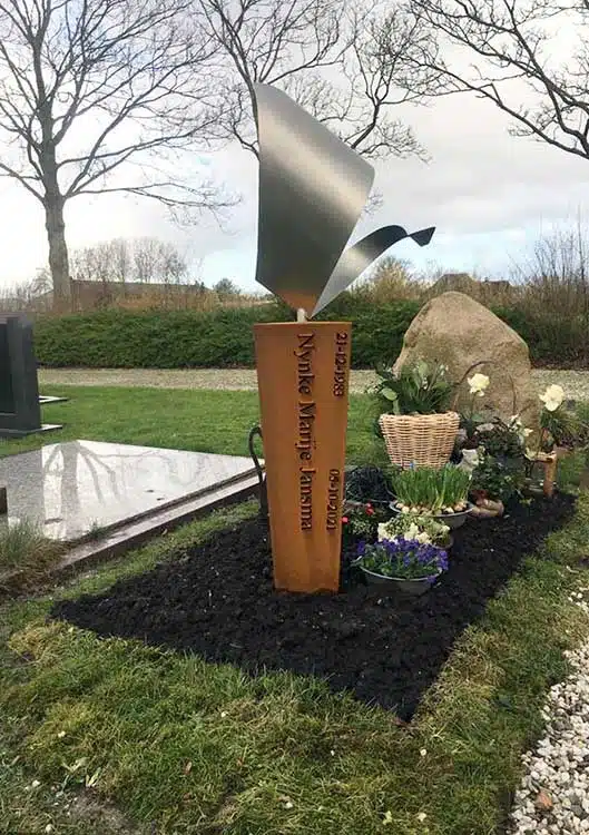 Artistiek gedenkteken "Open Hart" voor jonge vrouw