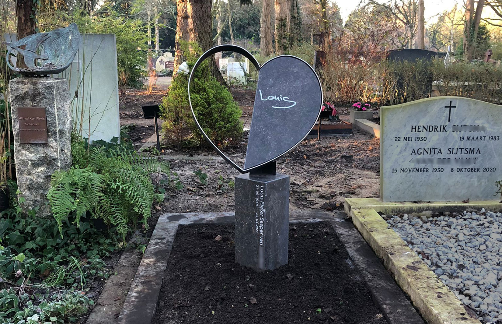 Gedenkteken echtgenoot - open hart van corten en natuursteen