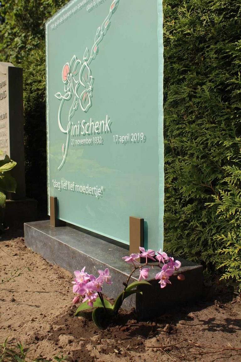 Grafsteen van glas voor moeder - Memorabel Afscheidsmonumenten